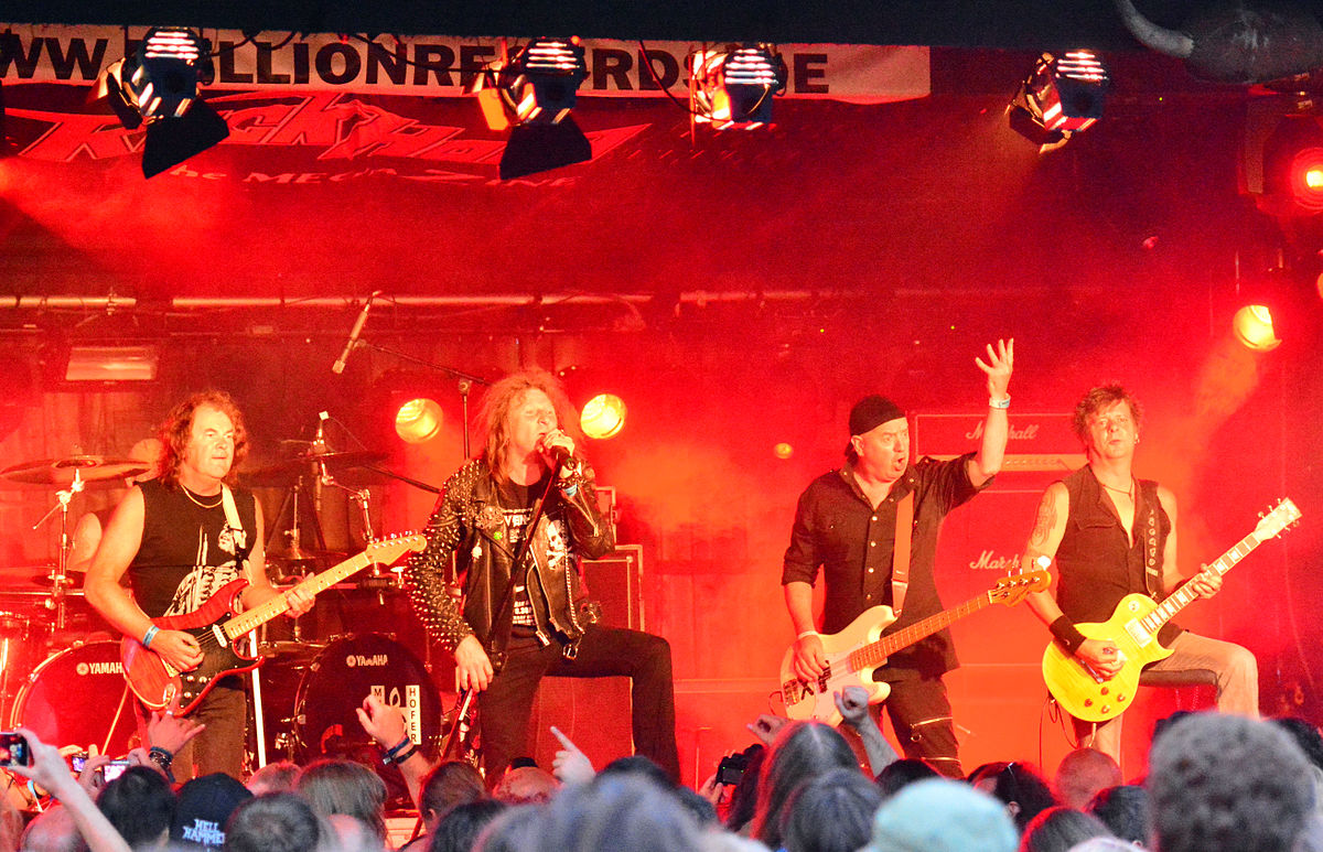 OLIVER DAWSON SAXON - The Metal Family